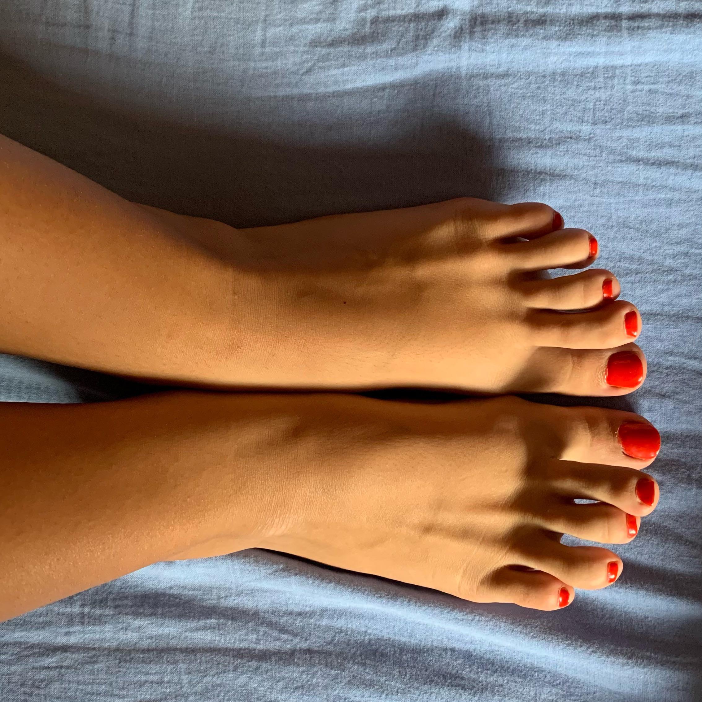 Do you guys like my new red nail polish ? 😉🦶🏻 ️ | Scrolller