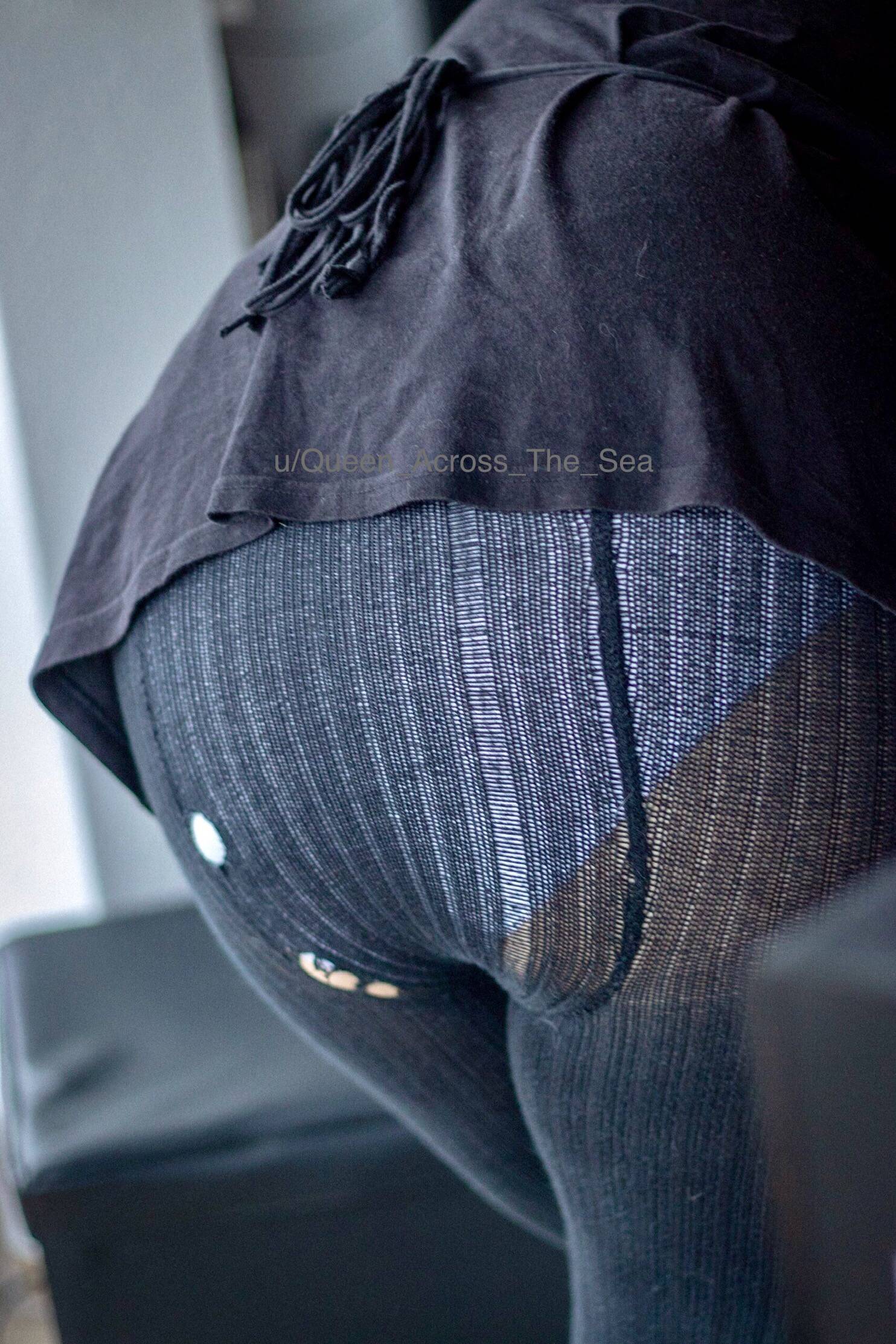 Do you like big butts? You cannot lie! (Also: Oops, I‘ve got some holes down there. 😊) | Scrolller