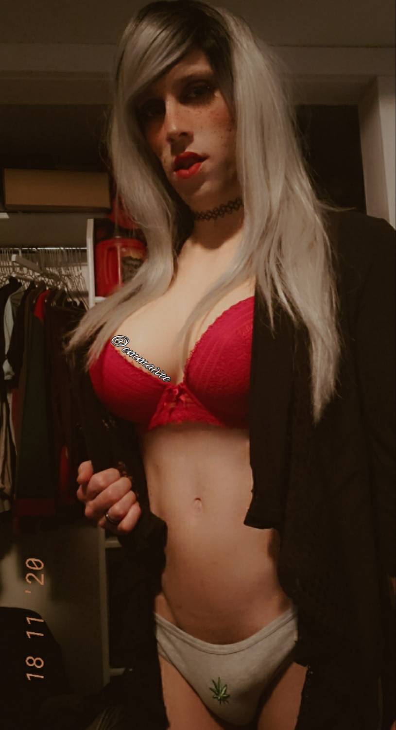 Do you like my bulge?! | Scrolller