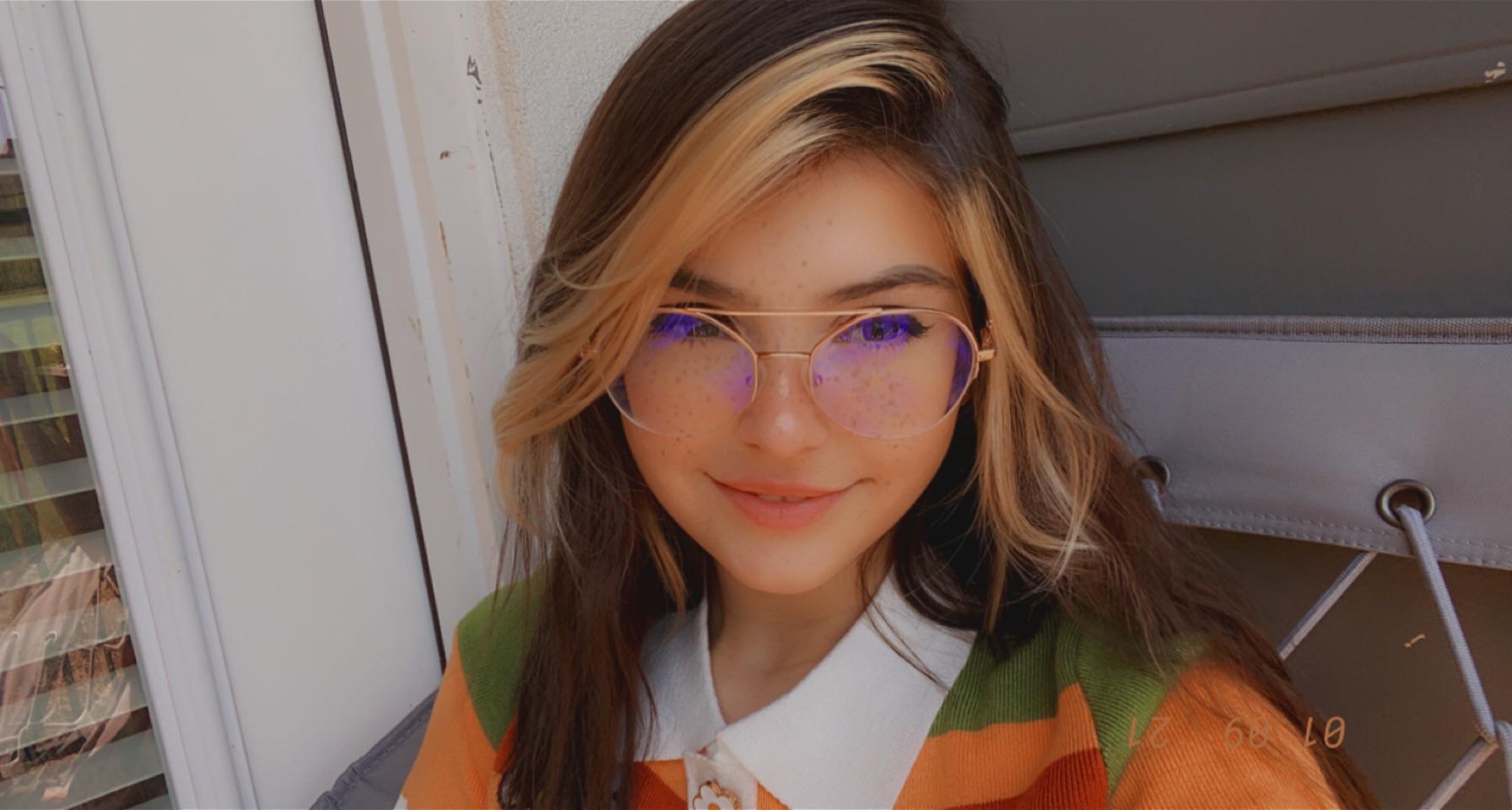 Do you like my glasses | Scrolller