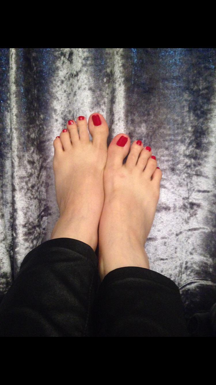 Do You Like Red On Toenails ️ Scrolller