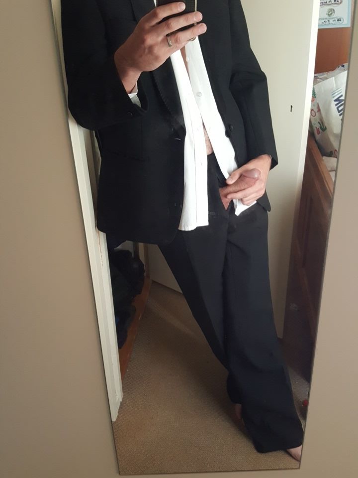 Do you like a guy in a tuxedo/smoking? | Scrolller