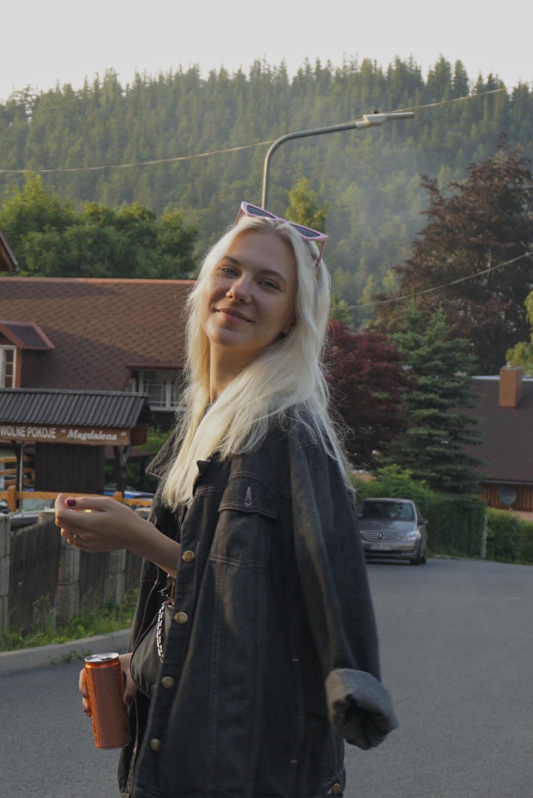 Do you like to relax in the mountains? F[24] | Scrolller