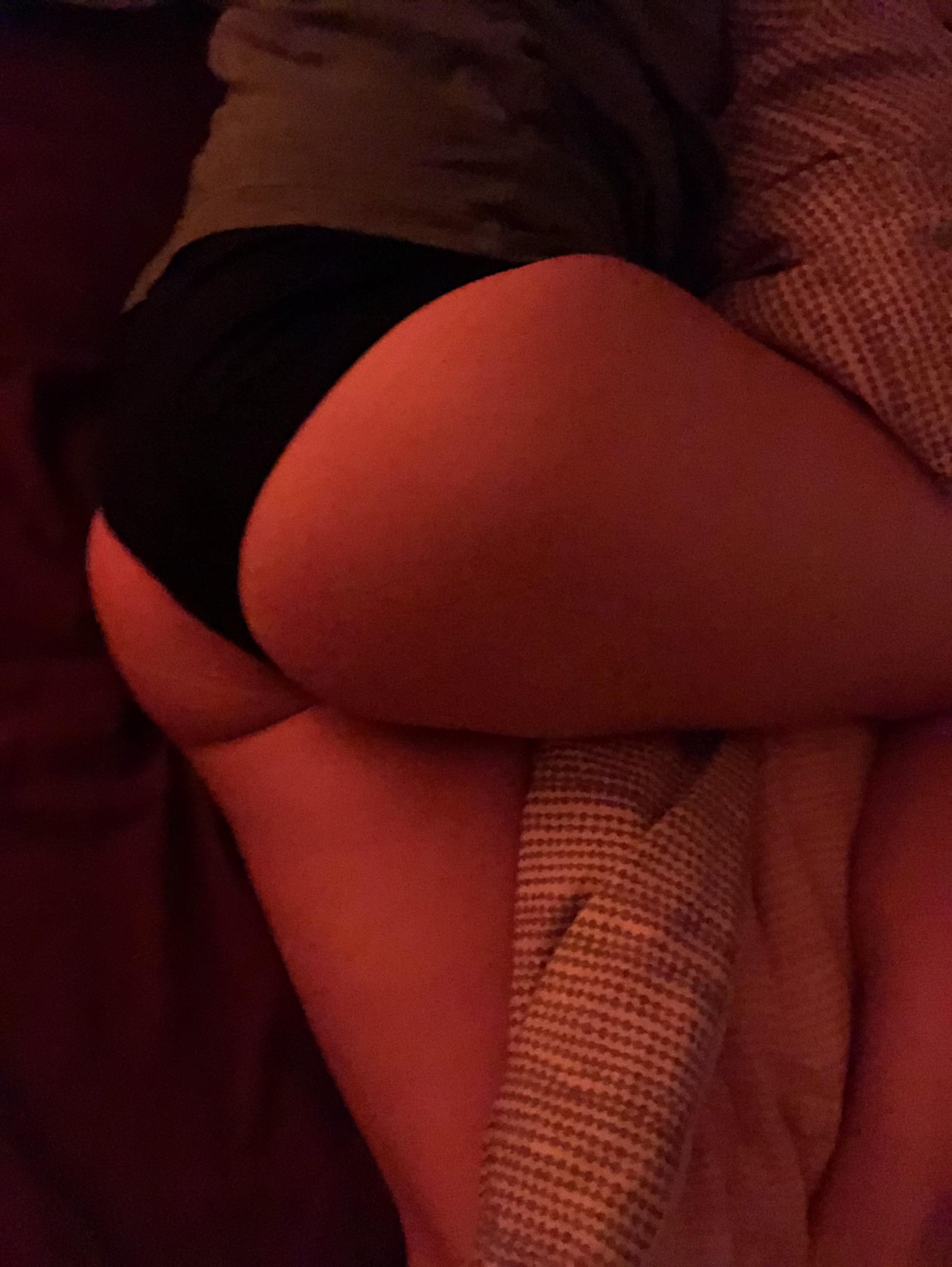 do you like your bois thicc 🥺👉👈 | Scrolller