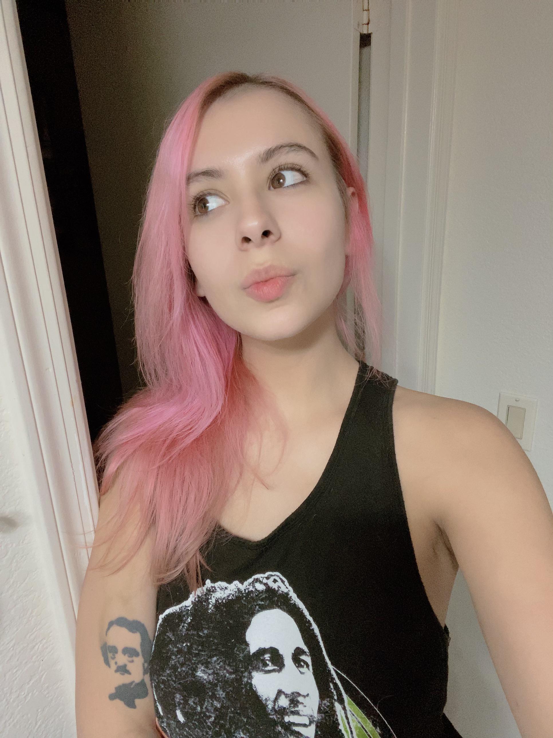 Do you think I’m prettier without makeup? | Scrolller