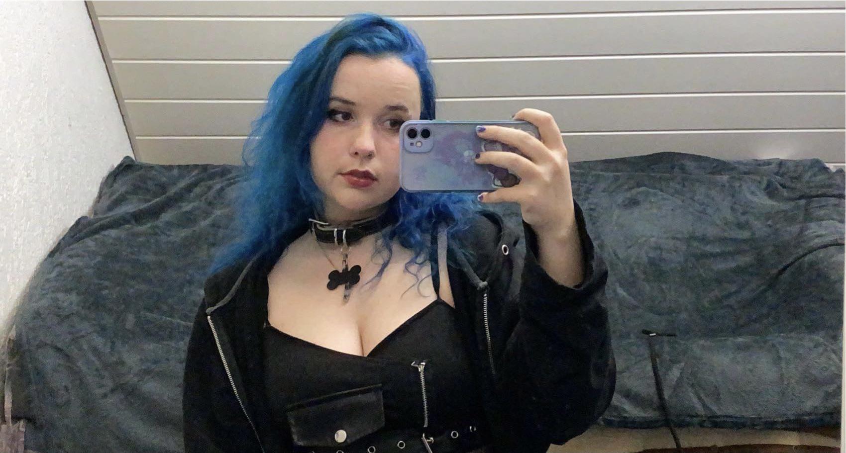 Do you want to put a leash on my collar? 🐶 | Scrolller