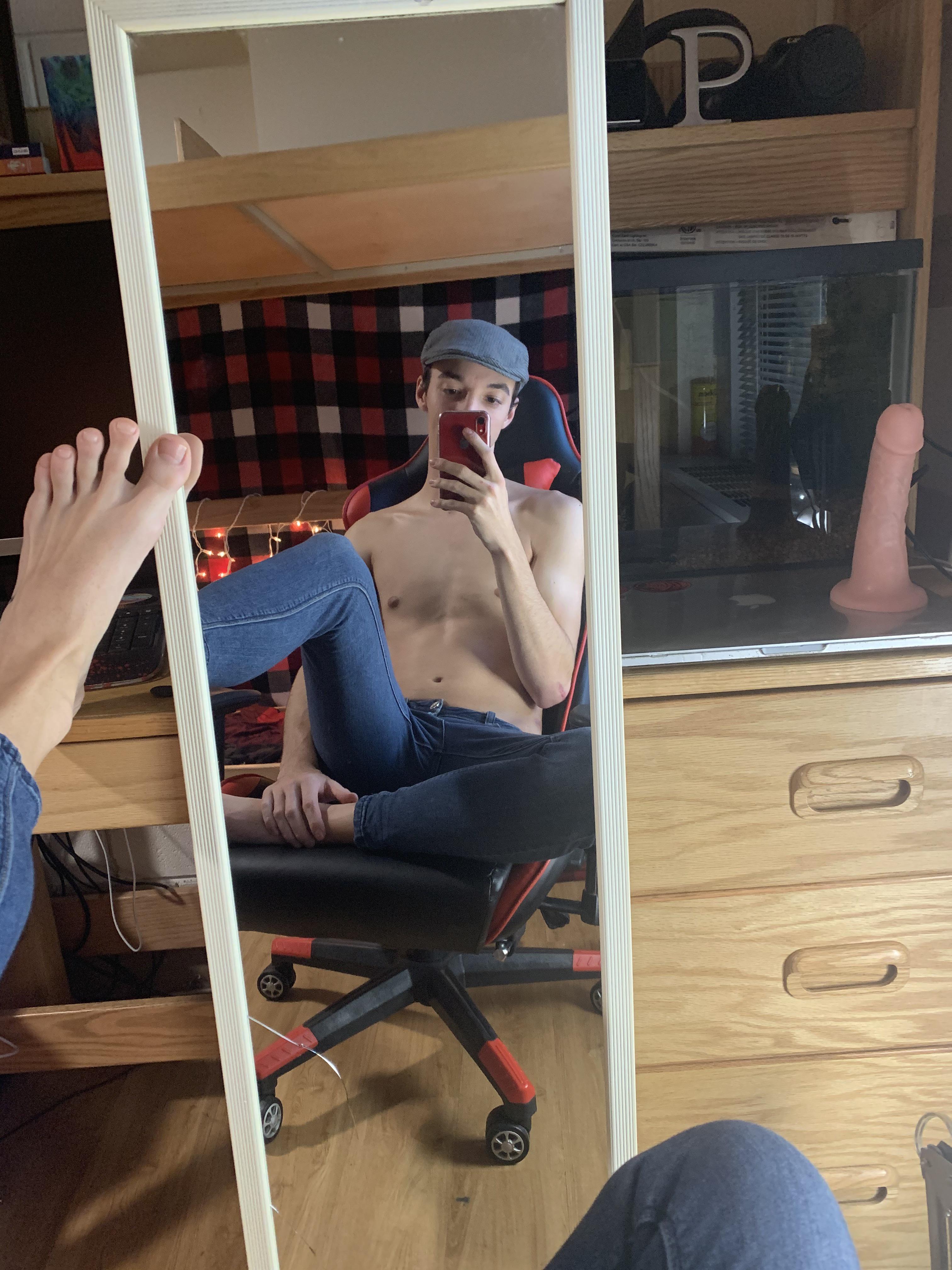 Do you want to use me or my toy?? | Scrolller