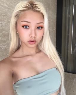 Does anybody have this picture with a better resolution/quality? | Scrolller