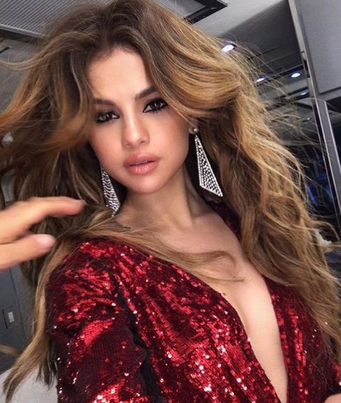 Does anybody know someone hotter than her? | Scrolller