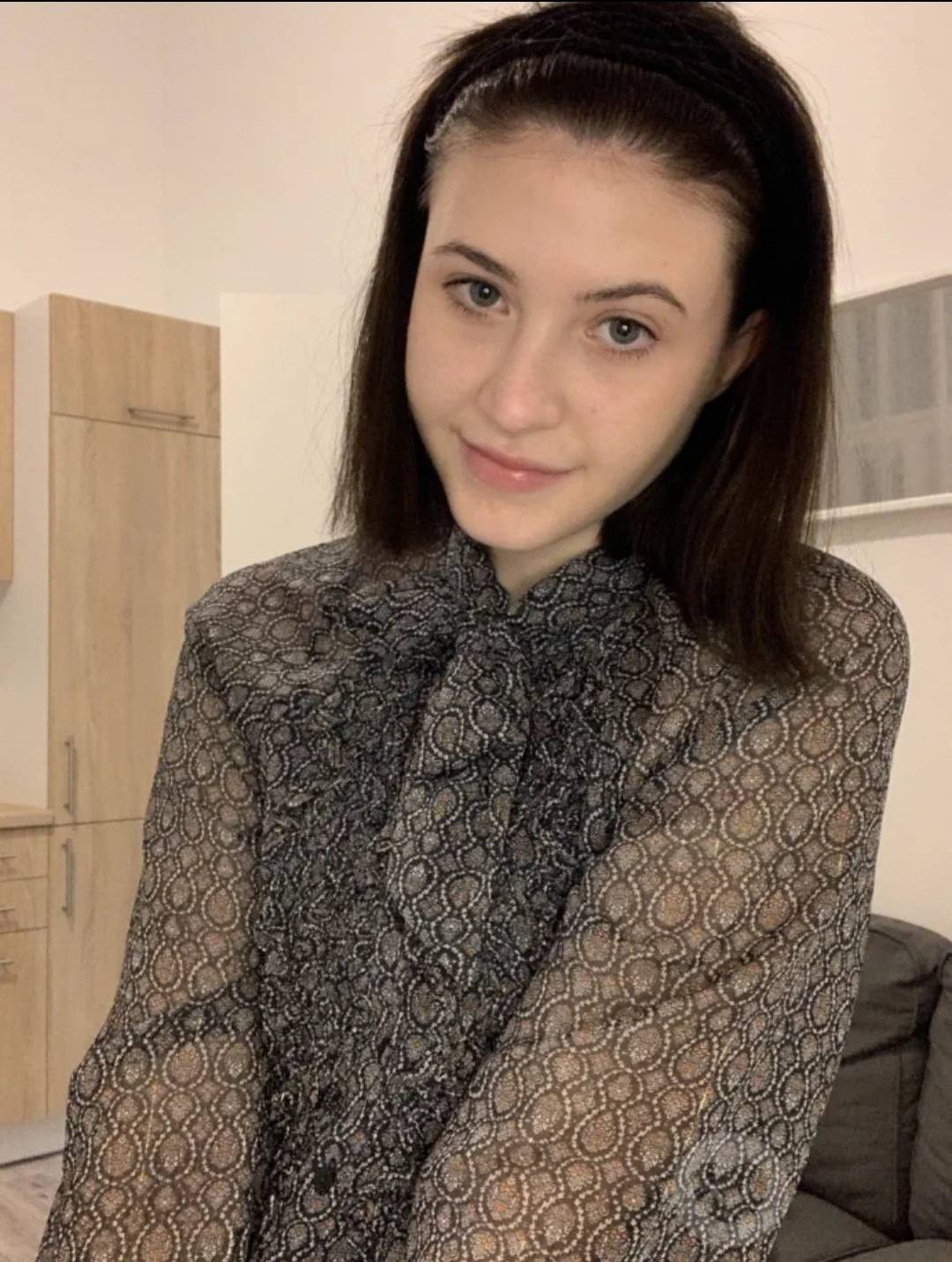 Does anyone here know who she is? 🤔 | Scrolller