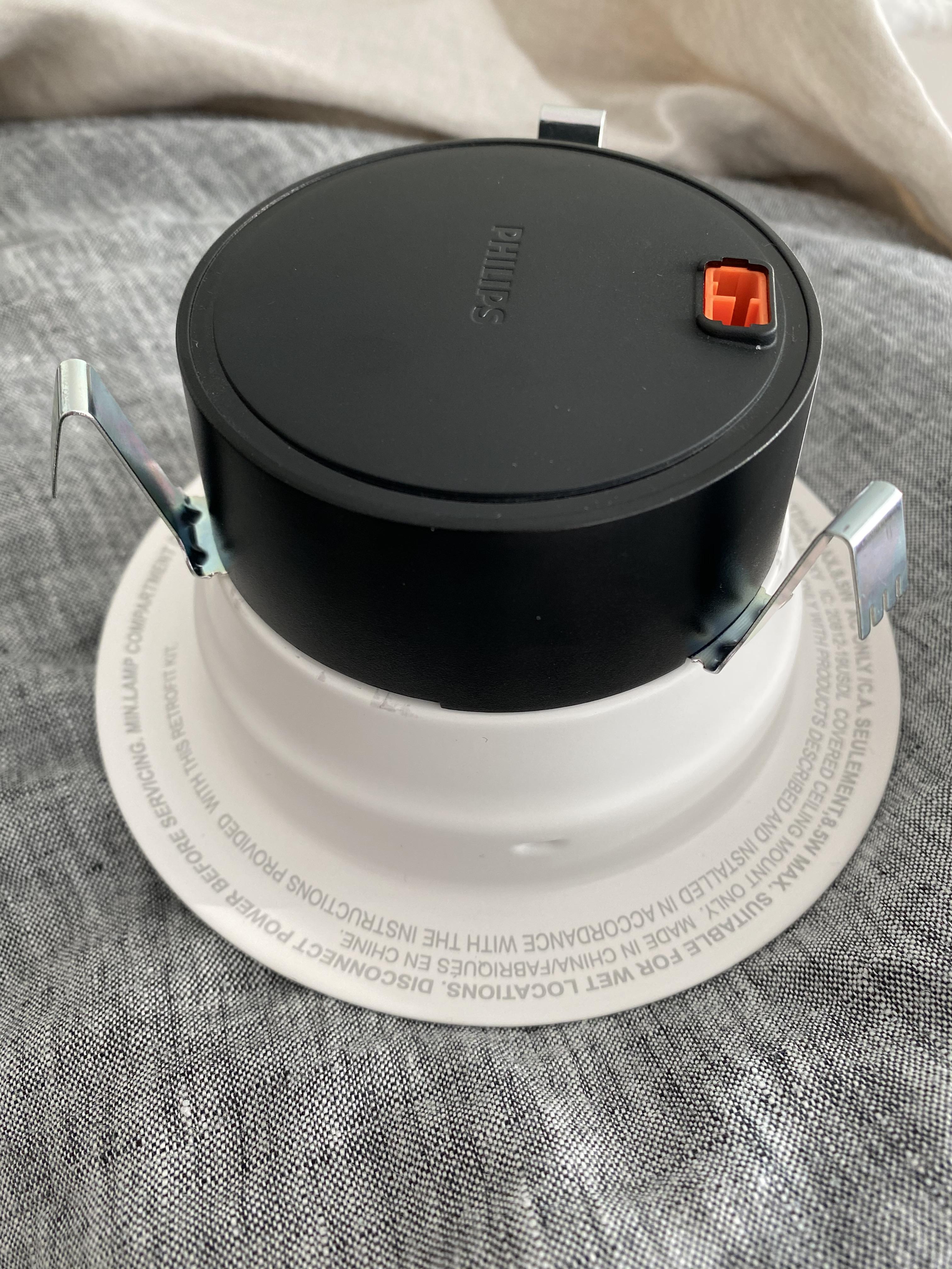 Does anyone know how to disassemble this Hue downlight? | Scrolller
