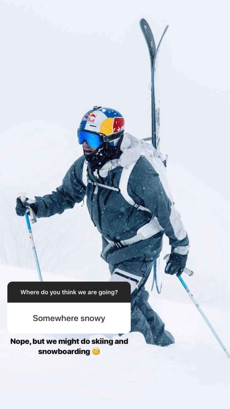 Does anyone know which brand ski suit this is ? | Scrolller