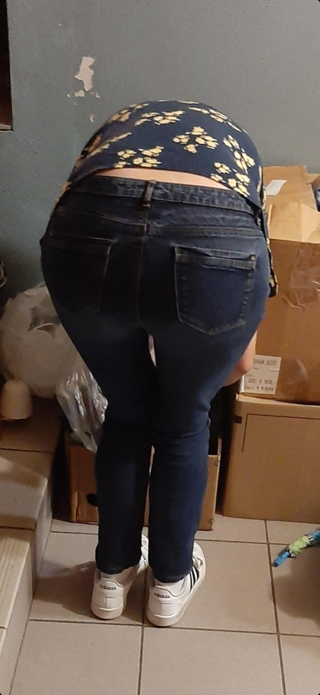 Does she want something ? | Scrolller