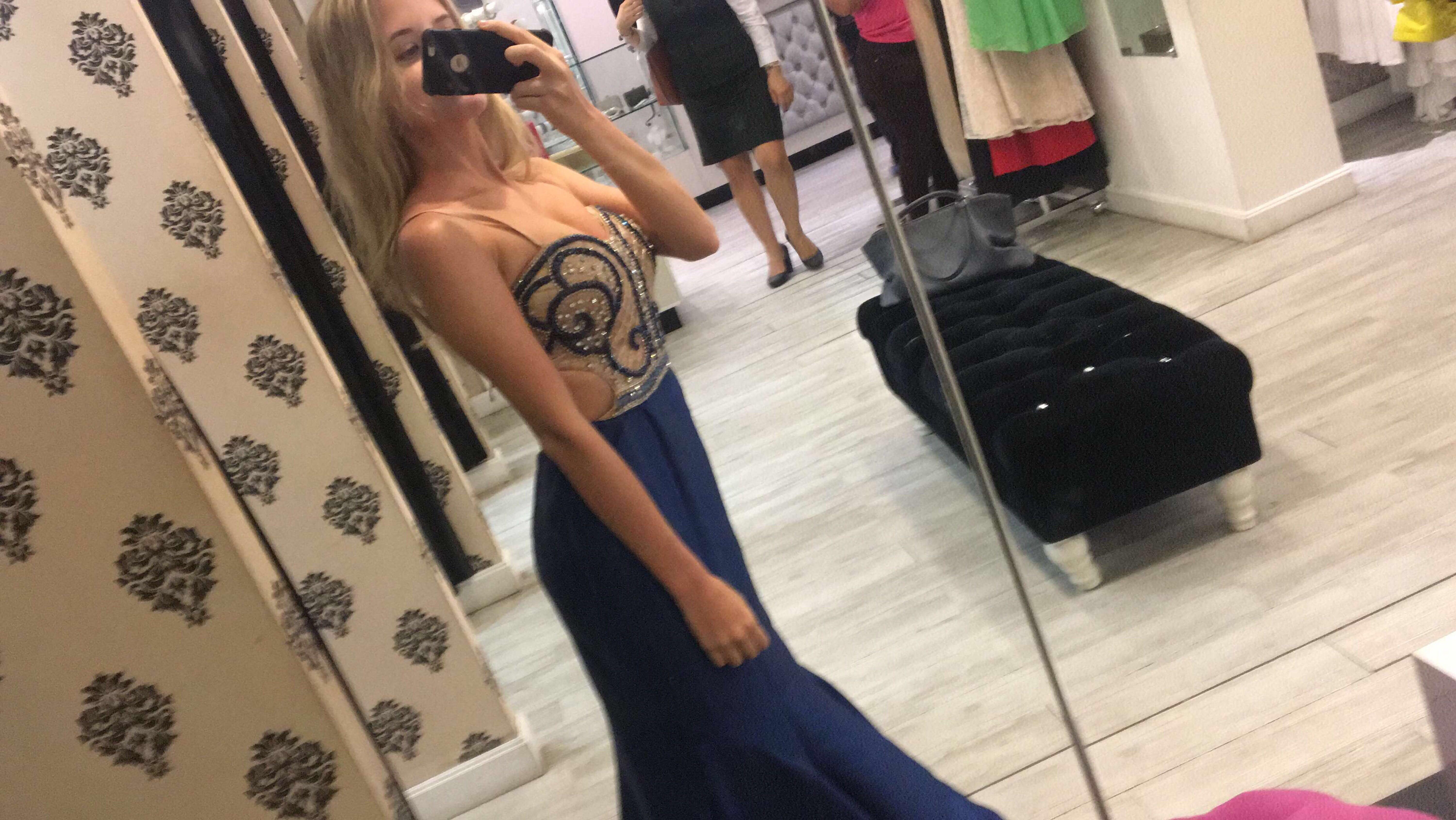 Does this make me look to flat chested? | Scrolller