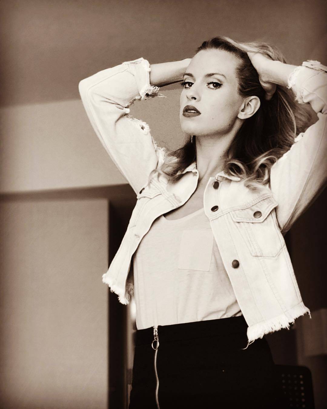 Don't Fight Her, She's Fragile | Scrolller