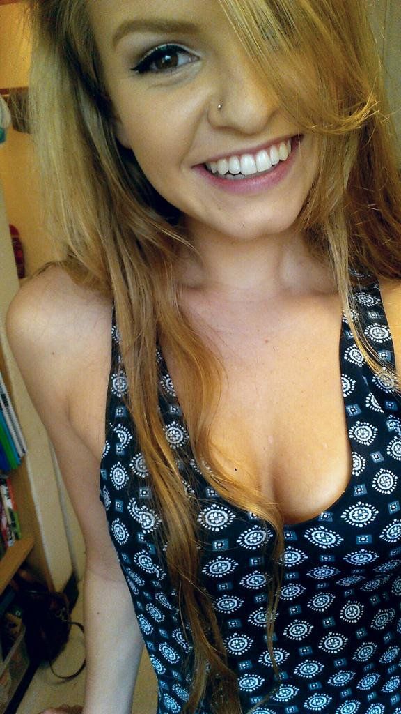 Dorm selfie | Scrolller