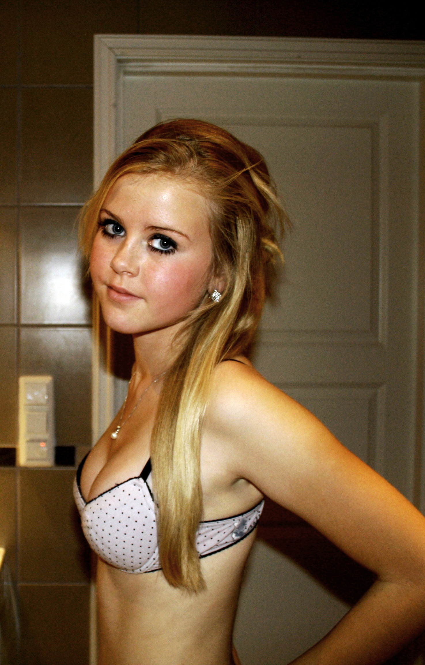 Dotted bra | Scrolller