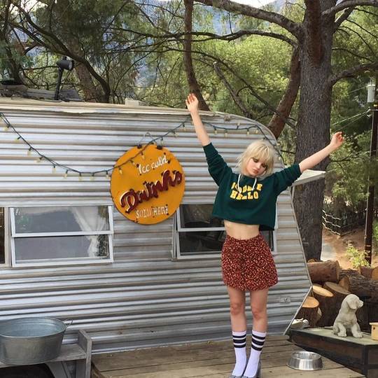Dove Cameron [70] Scrolller