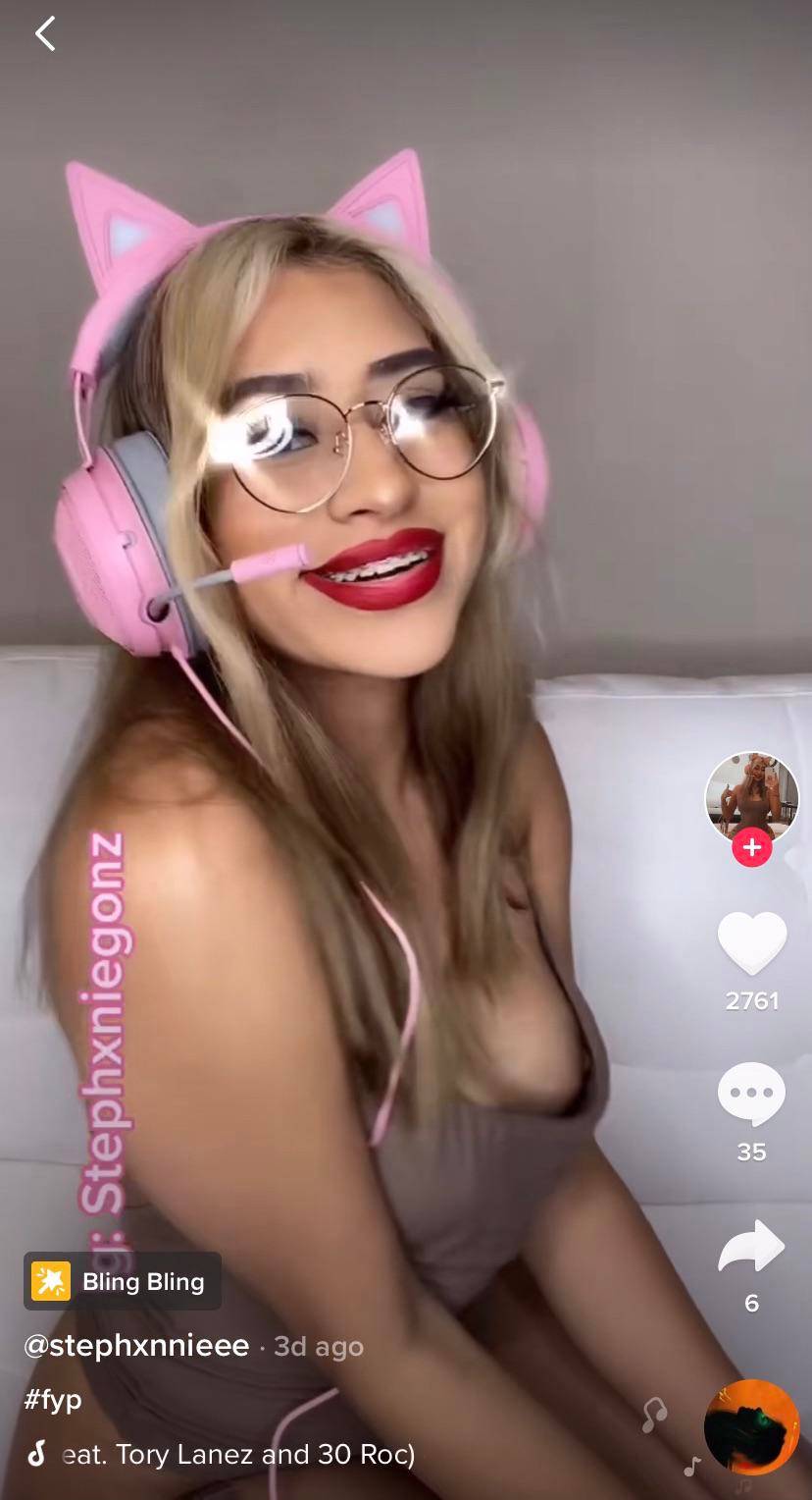 Down blouse | Scrolller