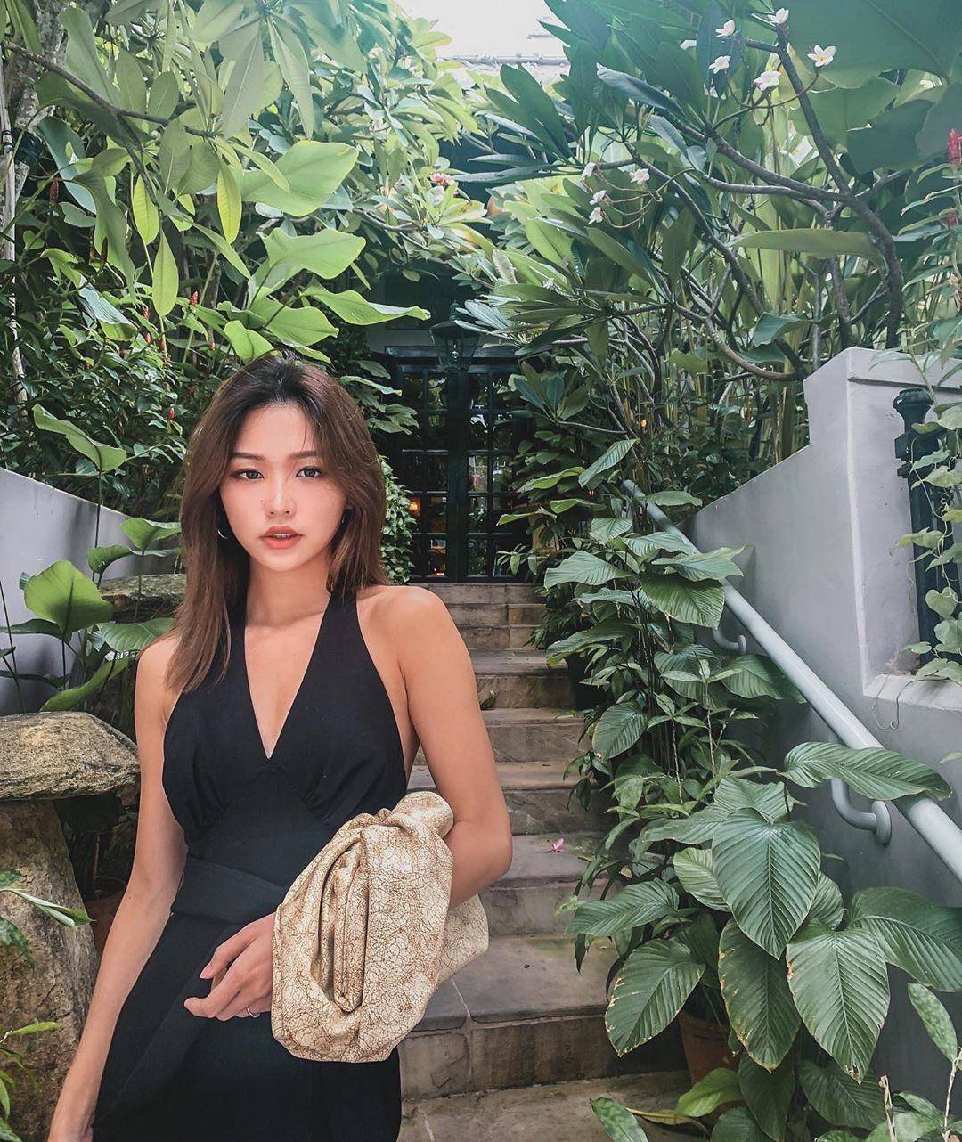 Down the steps | Scrolller