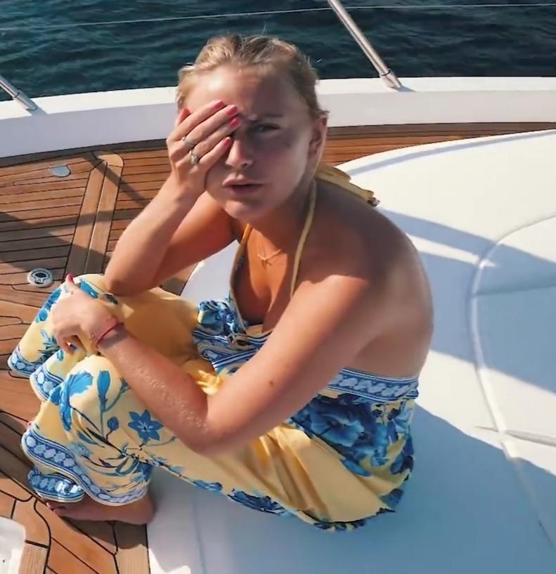 Downblouse 3 | Scrolller