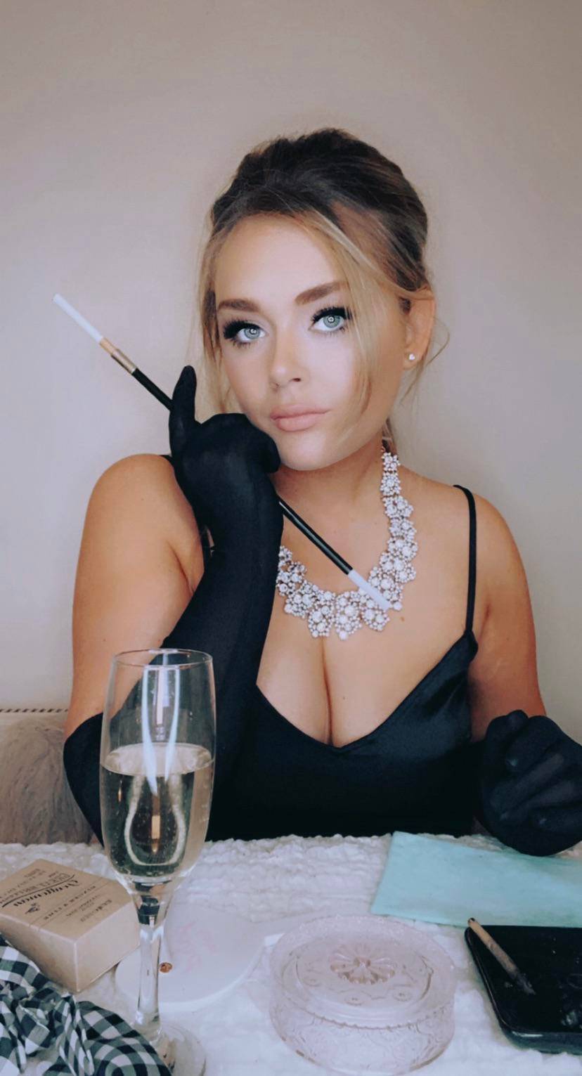 Dressing up in Lockdown [24] | Scrolller