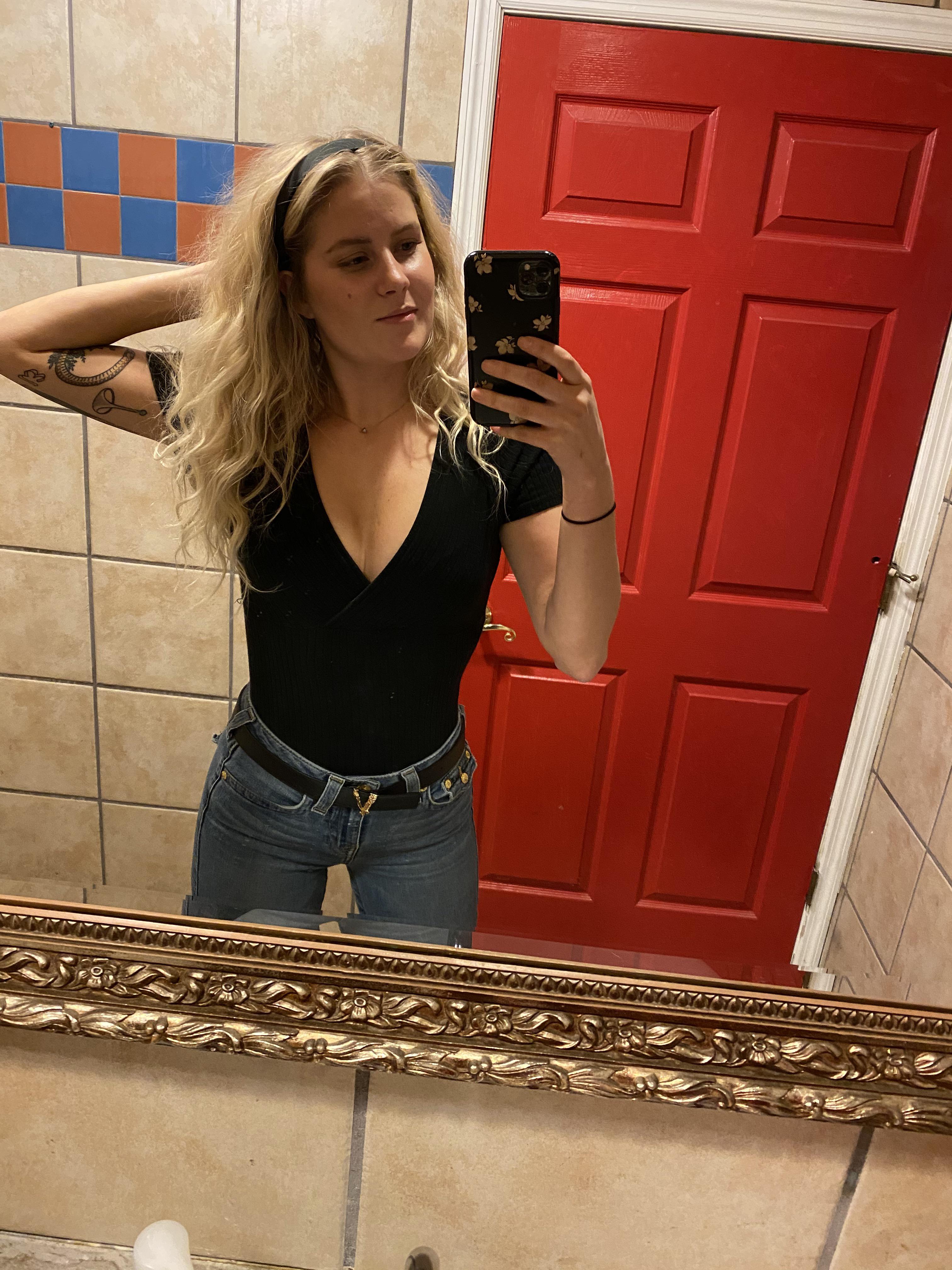 Drunk bar bathroom selfie’s | Scrolller
