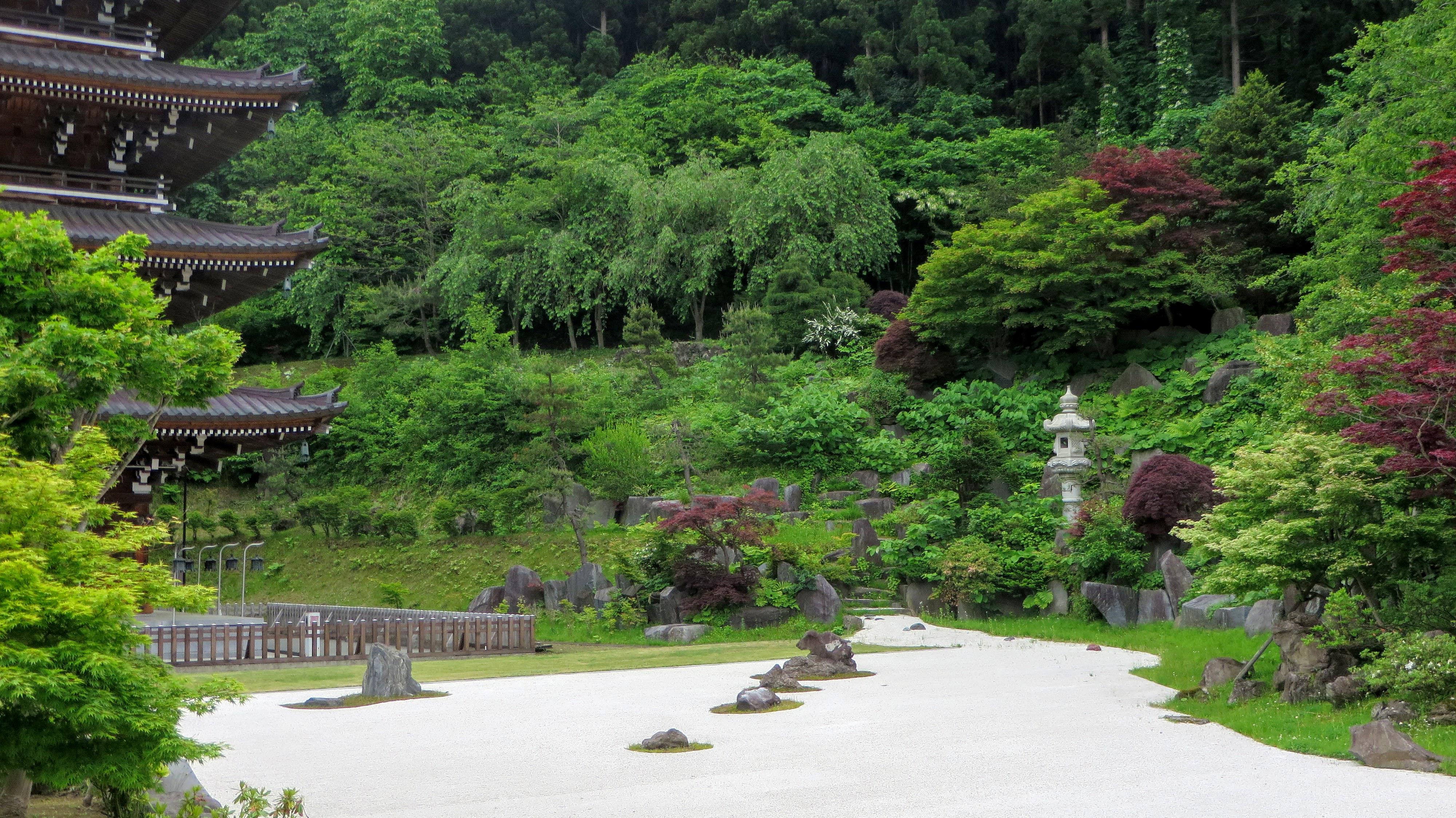 Dry garden at Shoryuji temple - Aomori, JP [OC] | Scrolller