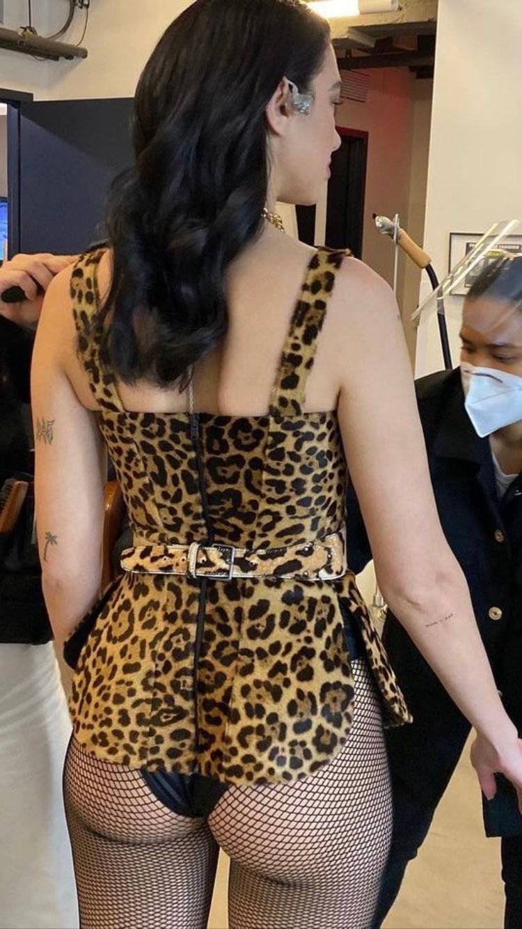 Dua Lipa Scrolller