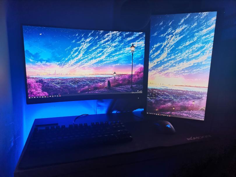 Dual monitor setup in a tiny room, with a desk under 1 metre. - Used for streaming, gaming and ...