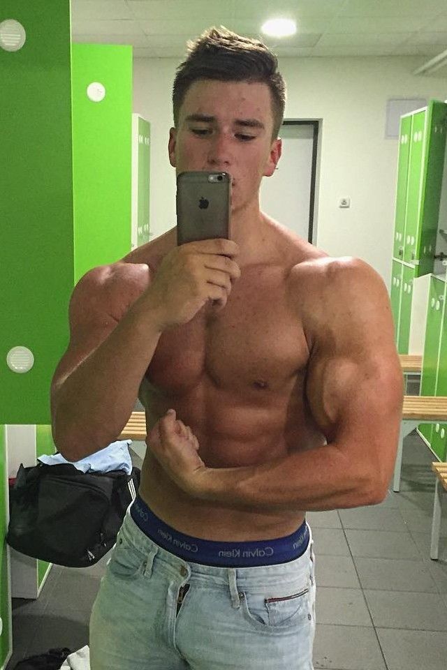 Dude is jacked | Scrolller