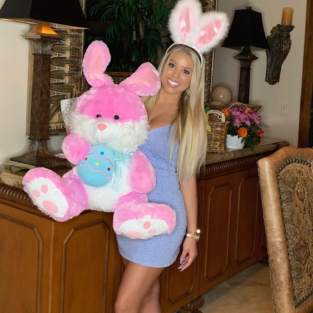 Easter Bunny Smiles | Scrolller