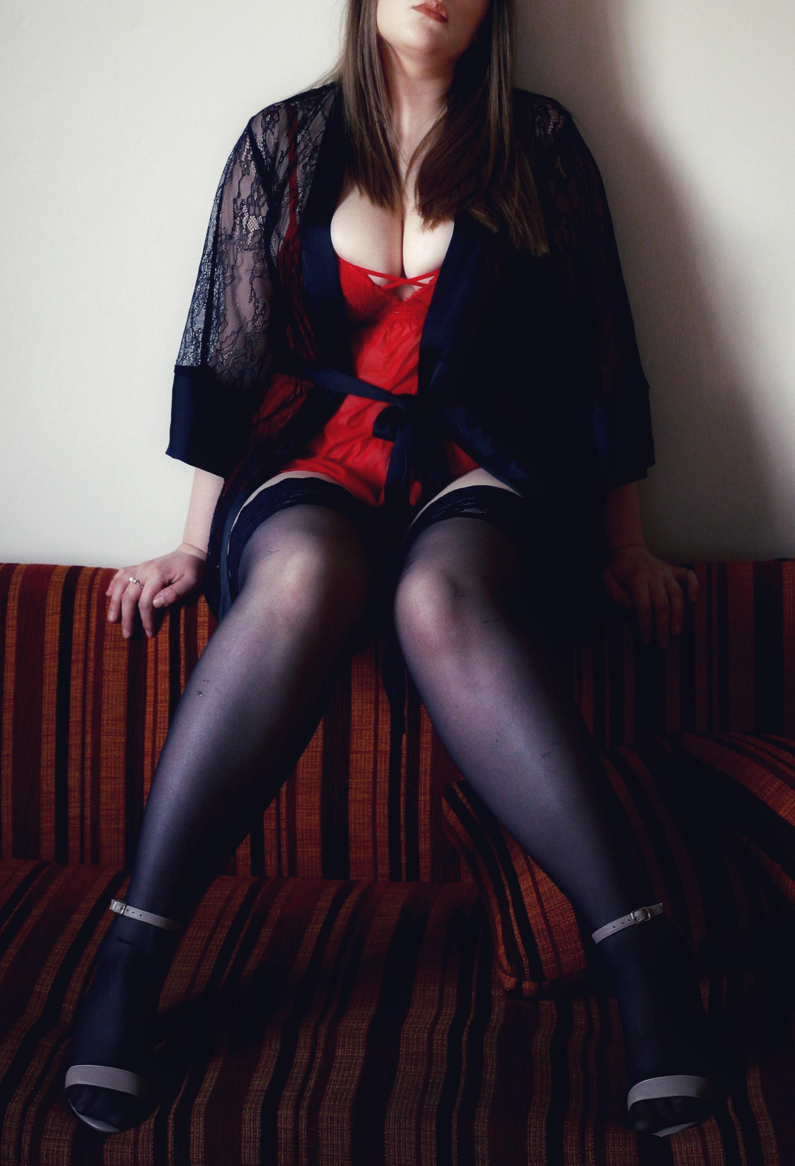 Easy/Intermediate challenge for me and my husband to get into threesome/hotwifing? | Scrolller