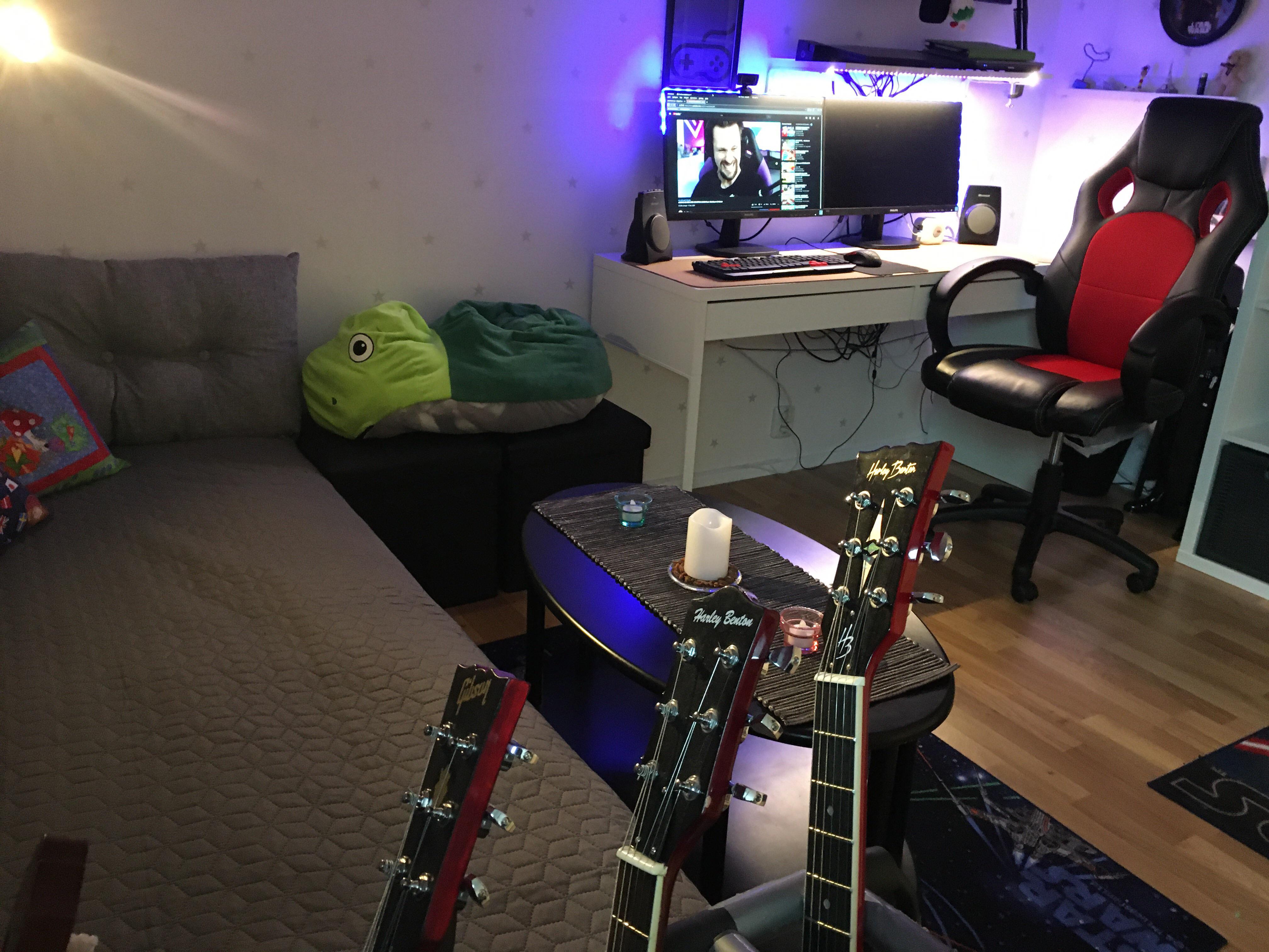 Easy peasy nice setup posted😜🖥 | Scrolller