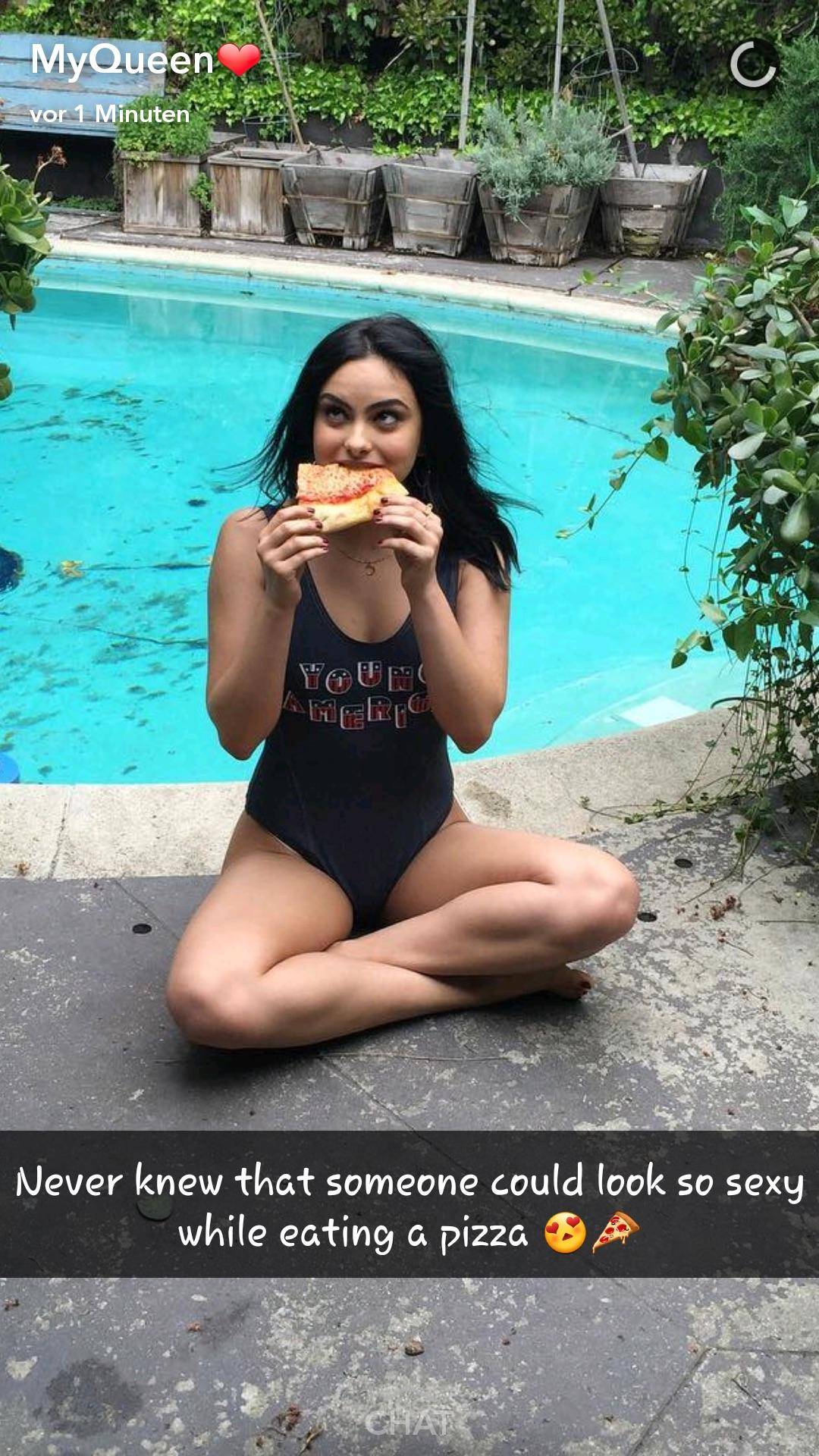 Eating pizza | Scrolller