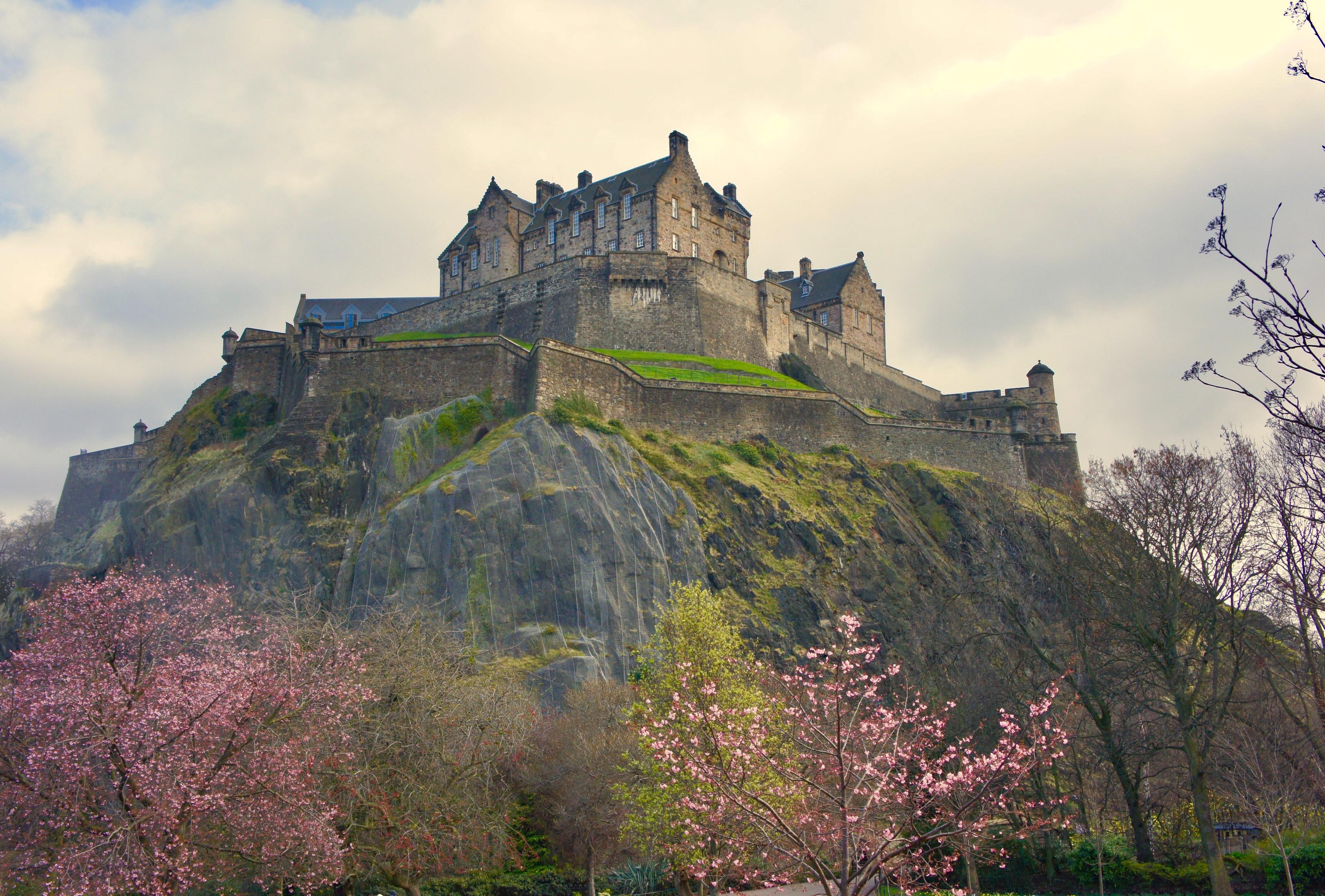 Edinburgh Castle | Scrolller