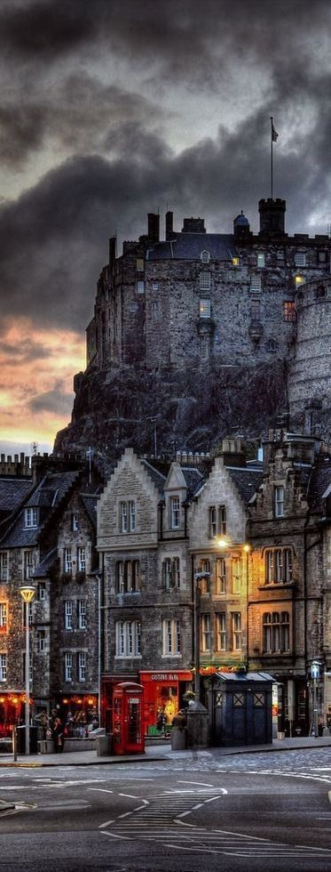 Edinburgh Castle | Scrolller