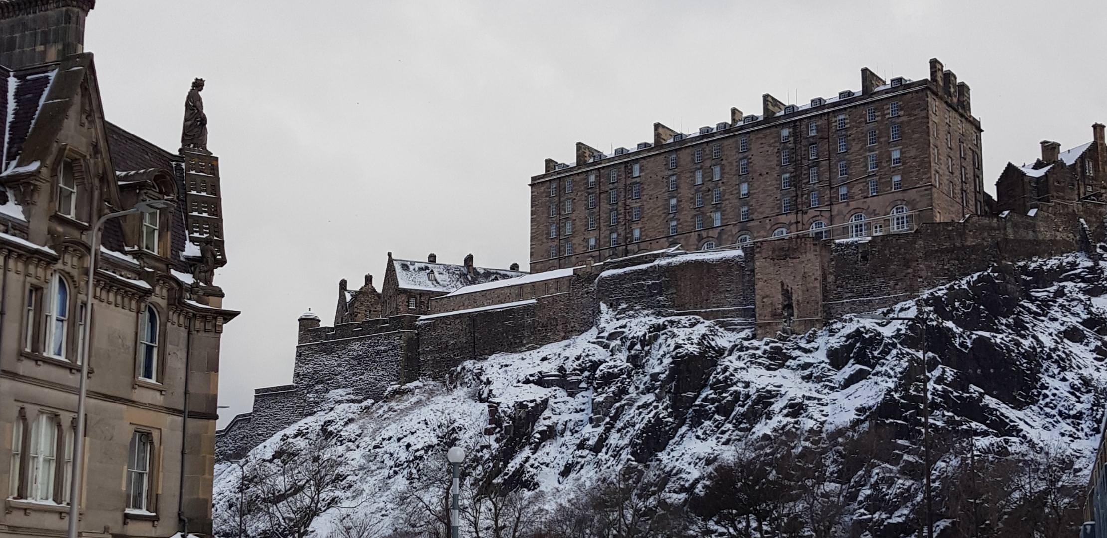 Edinburgh Castle still lookin snowy | Scrolller