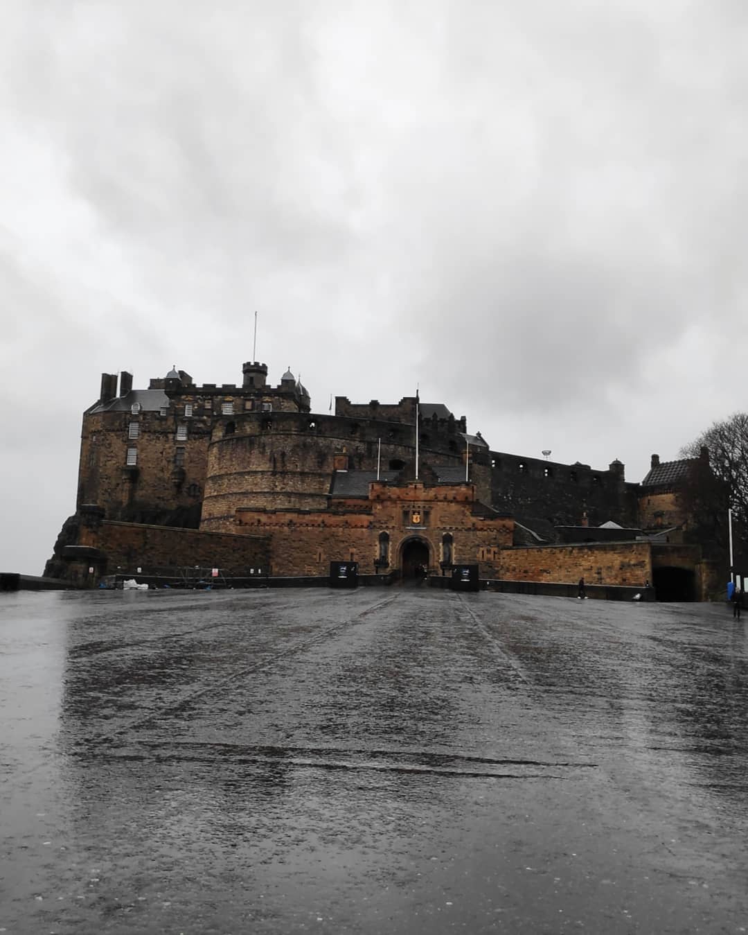 Edinburgh castle today. Most tourists stayed away because of the rainy weather | Scrolller