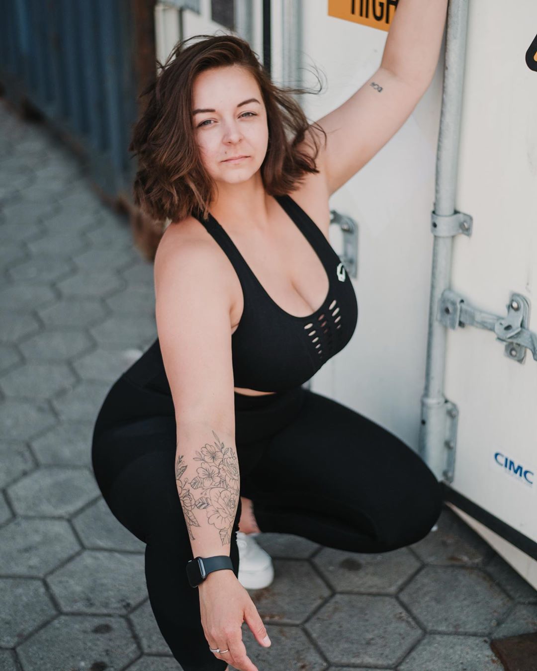 Einfach zu geil ihre riesen titten | Scrolller