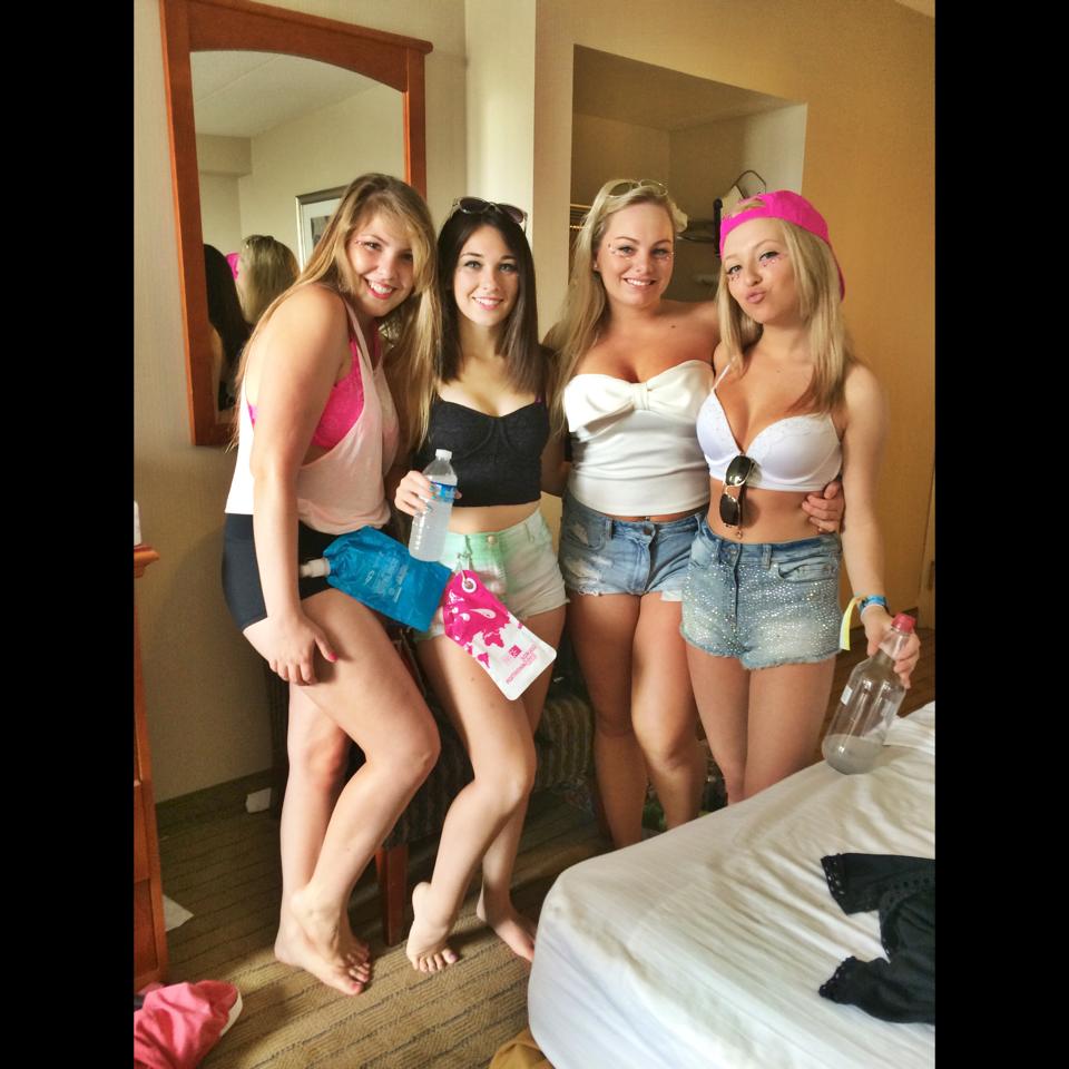 Either left and right or middle two? (X-Post /r/RealGirls) | Scrolller