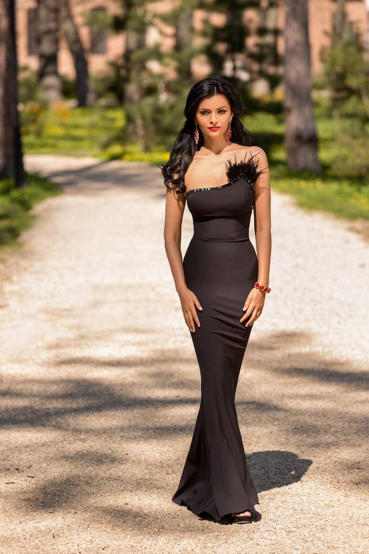 Elegance | Scrolller