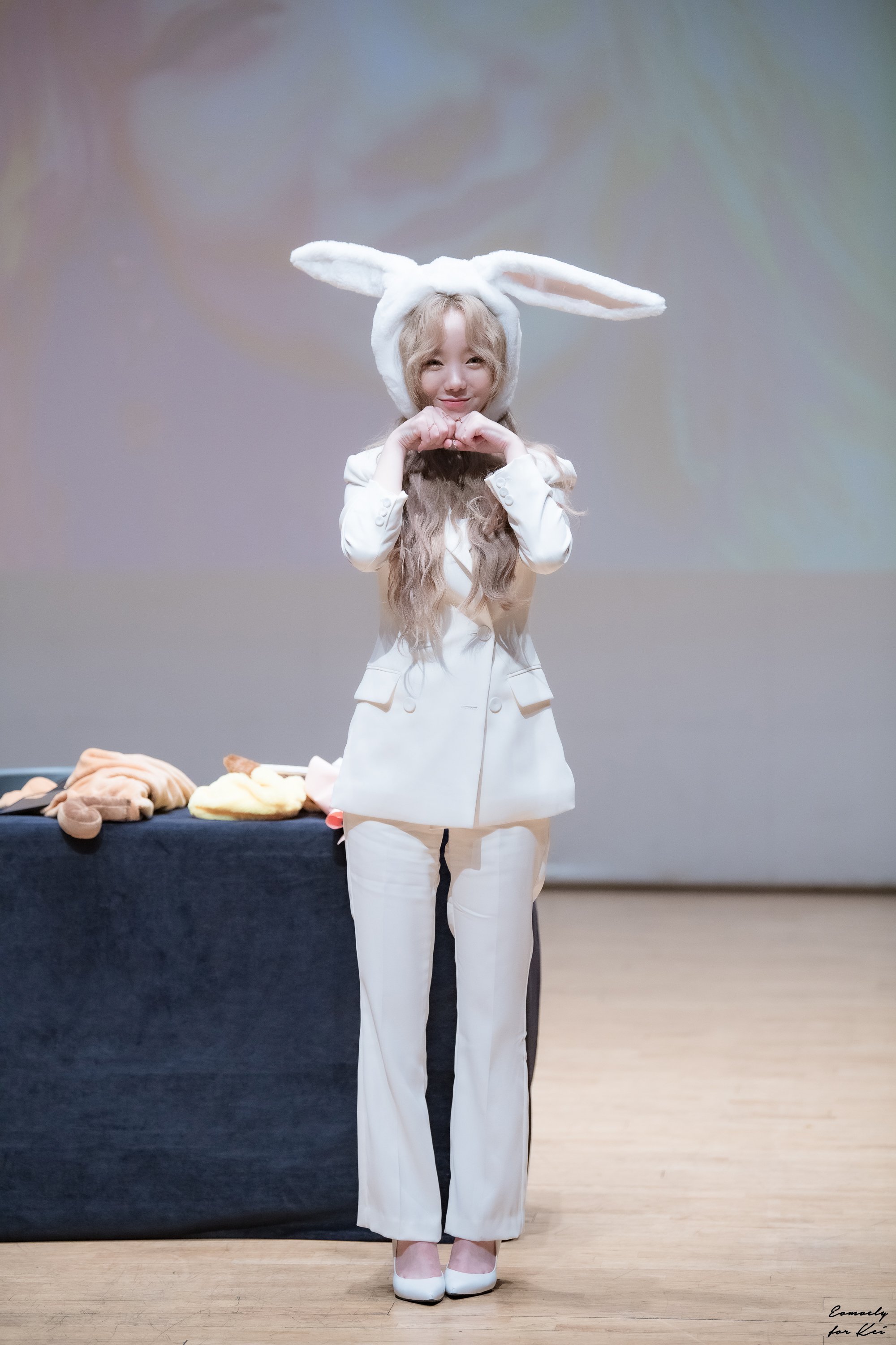 Elegant Bunny Kei | Scrolller