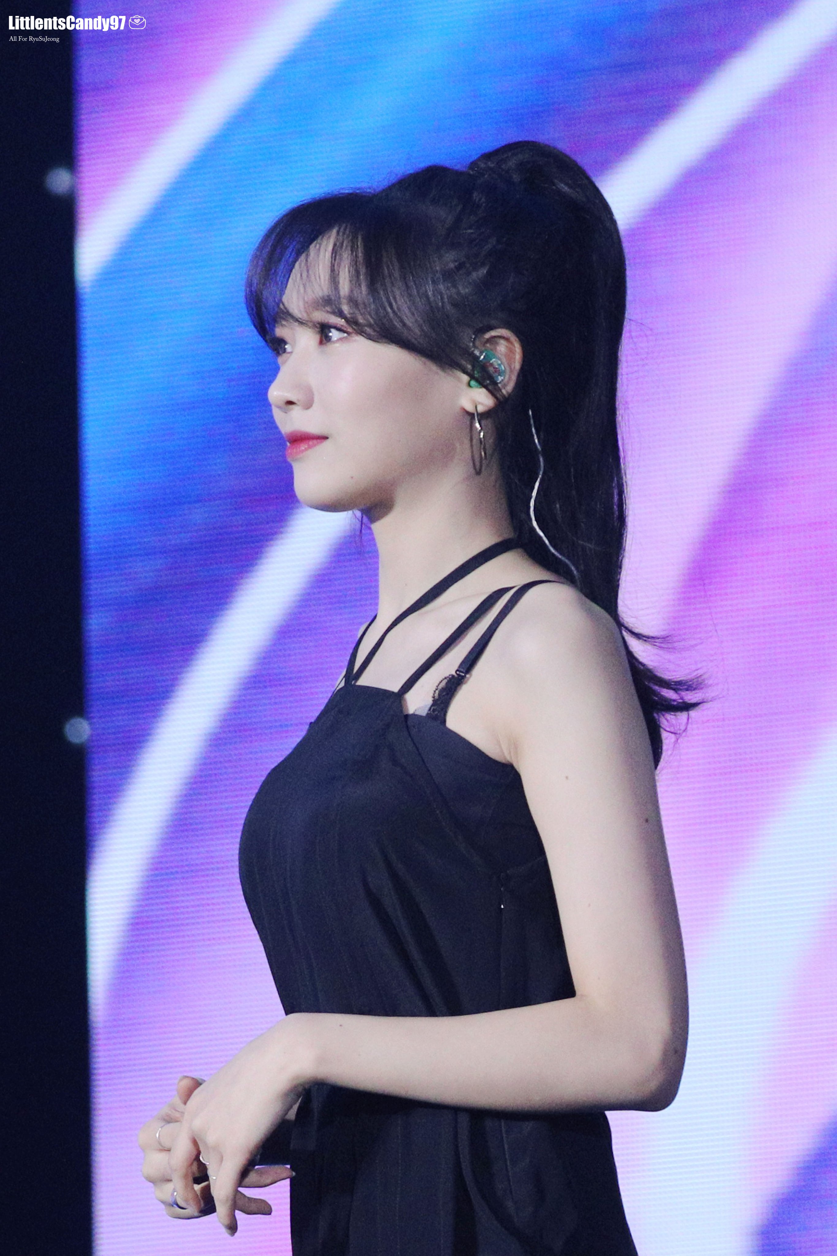 Elegant Sujeong | Scrolller