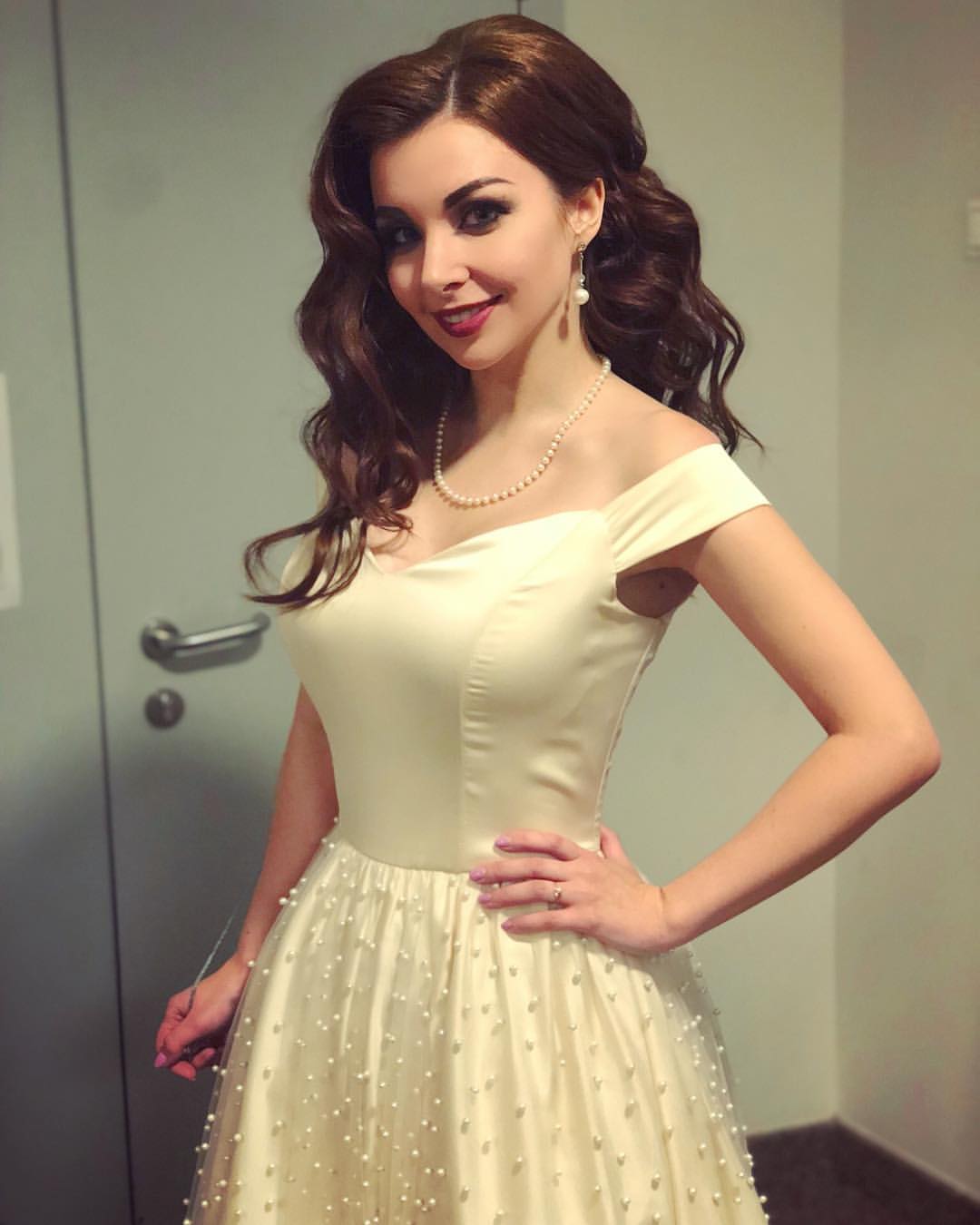 Elena Minina Scrolller