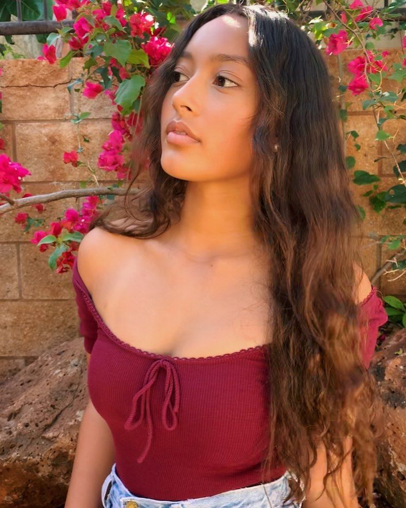 Elena Oglivie | Scrolller