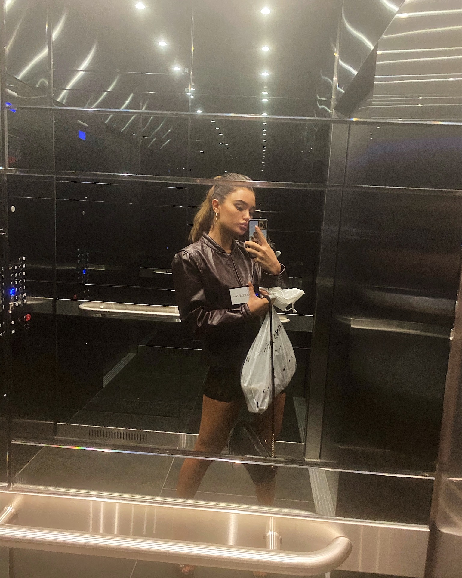 elevator | Scrolller