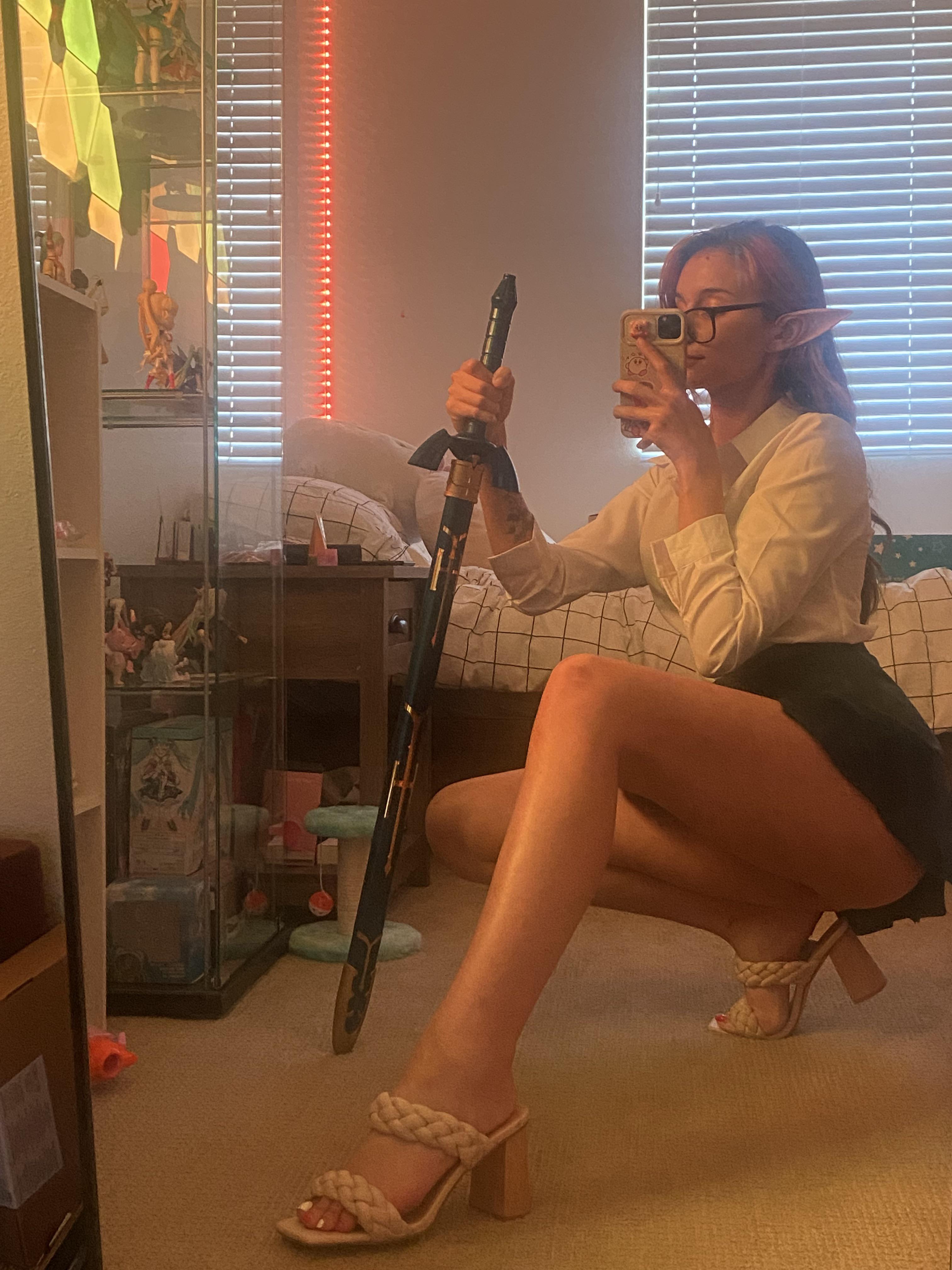 Elf ears and swords 🗡 | Scrolller