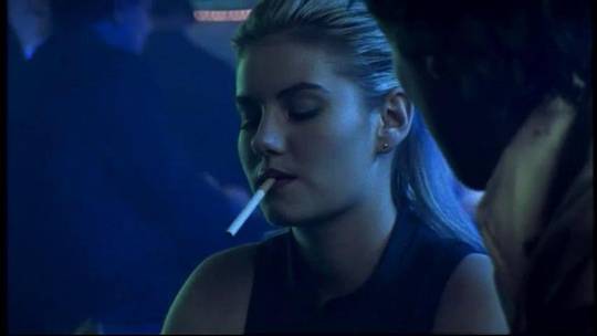 Elisha Cuthbert Scrolller