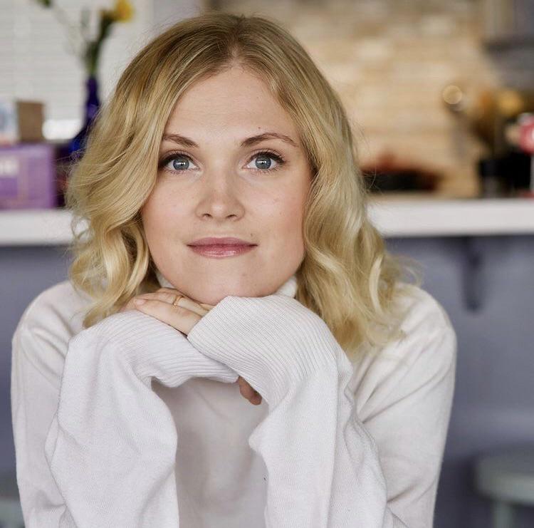 Eliza Taylor | Scrolller